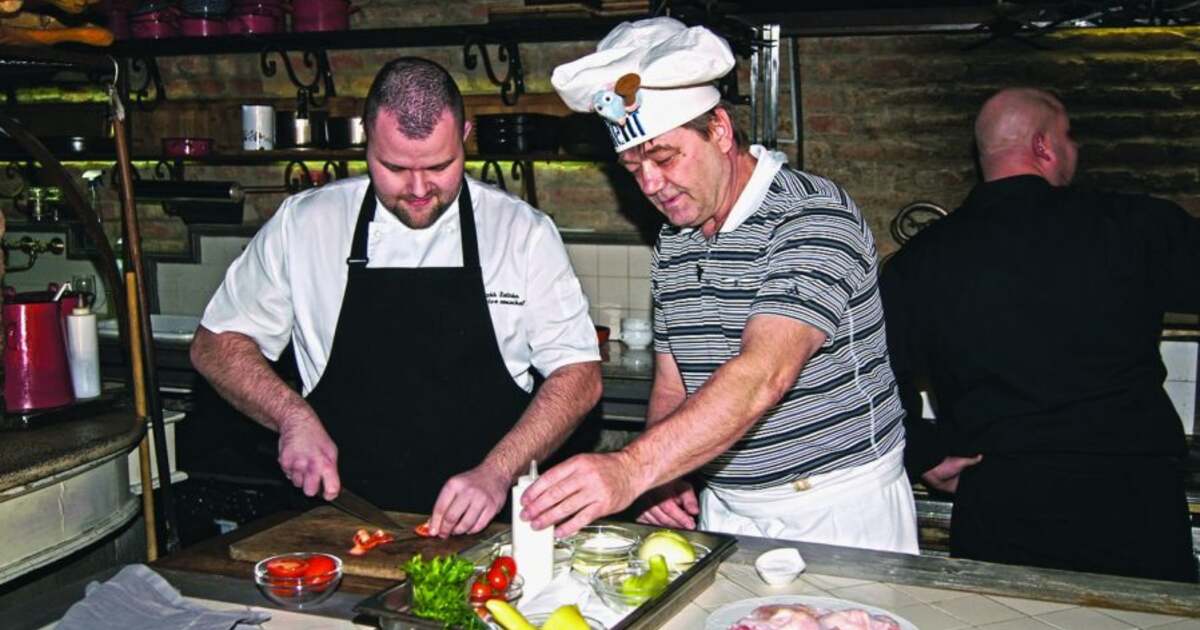 Az a felejthetetlen paprikás csirke – Puhl Sándor 2012-ben főzött az ...